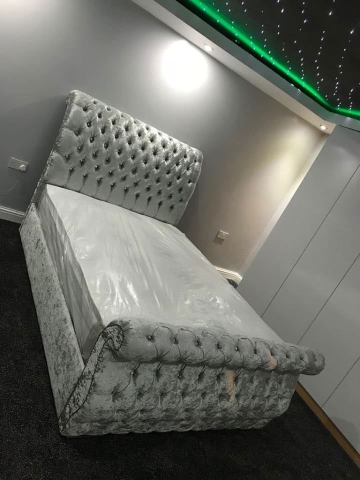 Swan Bed - Uneekhome